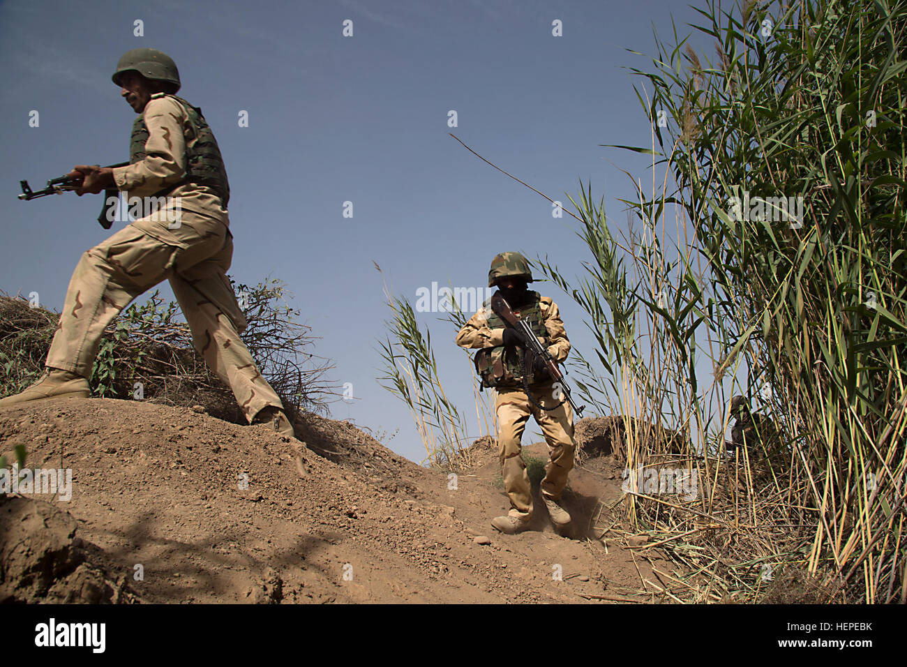 Iraqi soldiers assigned to the 73rd Brigade, 16th Division, clear high ...