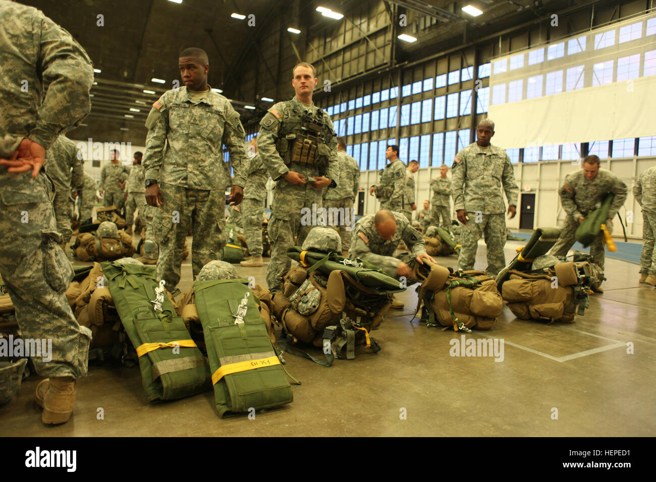 U.S. Army soldiers of the 1st-143rd Infantry Battalion (Airborne), of ...