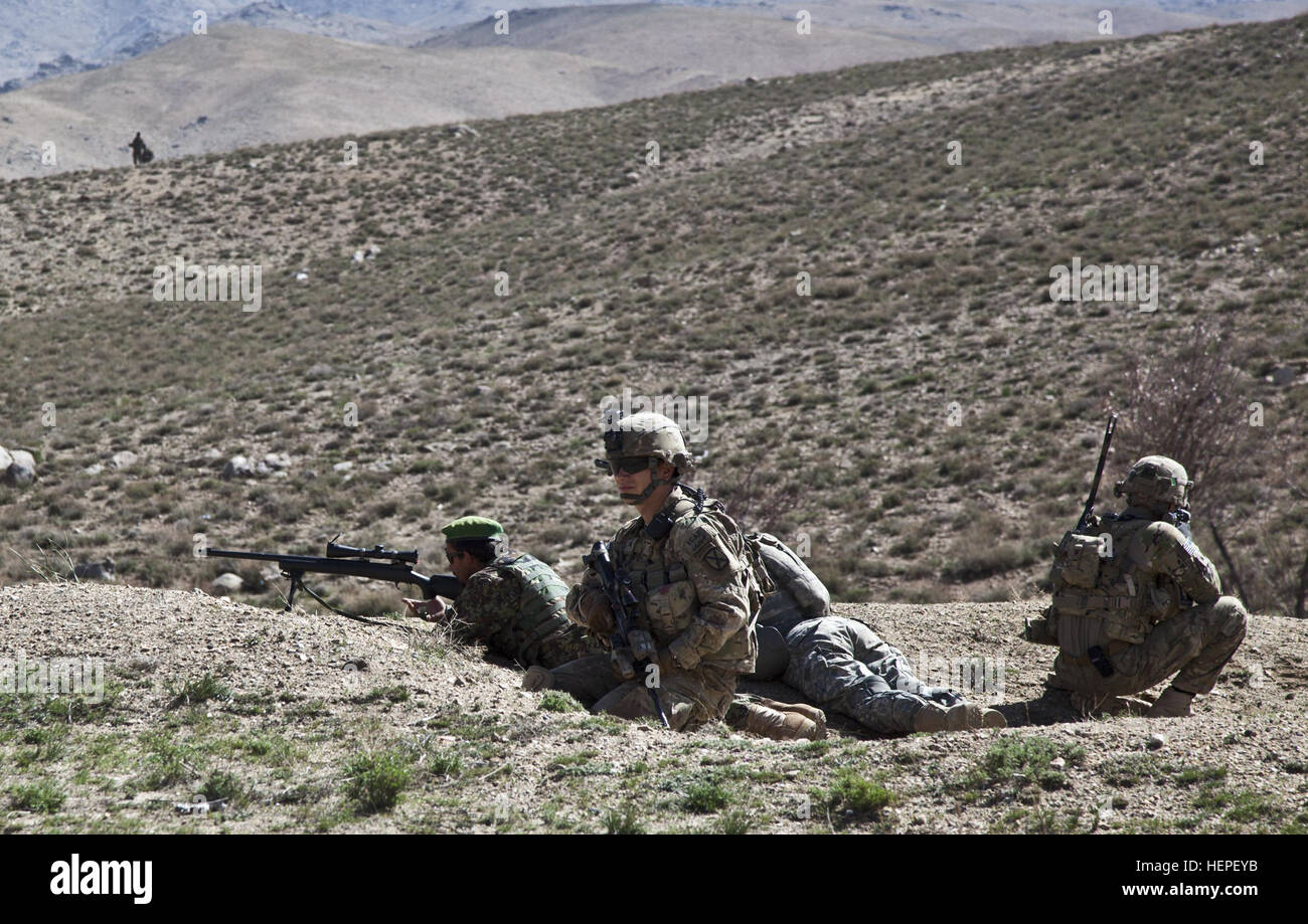 U.S. Army soldiers with 2nd Platoon, Alpha Company, 2nd Battalion, 4th ...