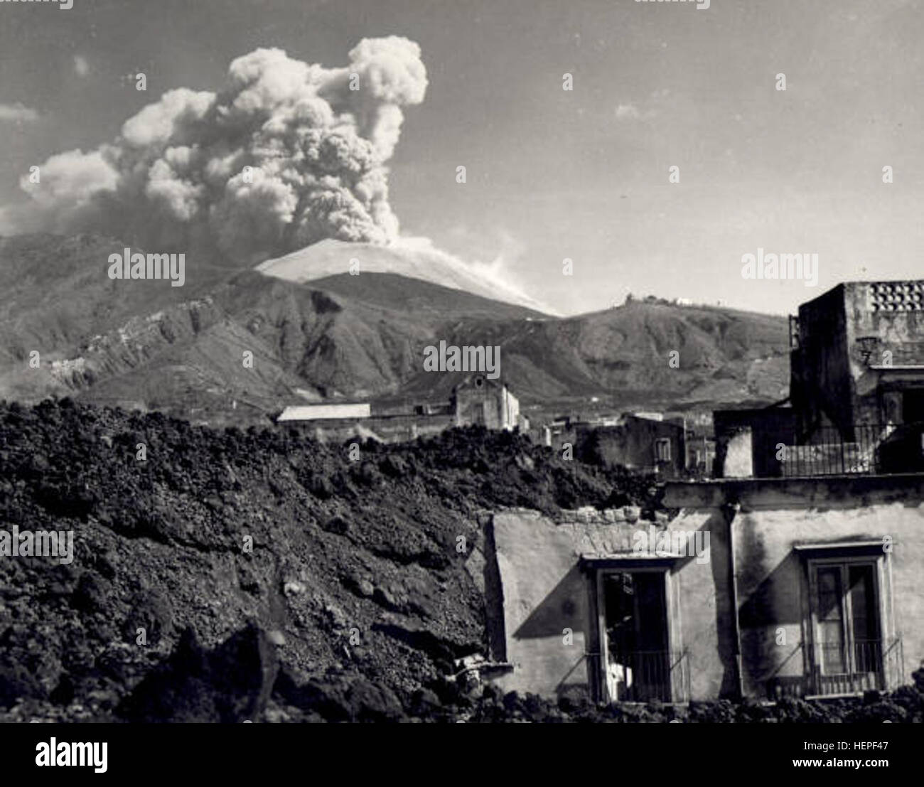 Volcanic Eruption of Mount Vesuvius in March 1944 A Stock Photo - Alamy