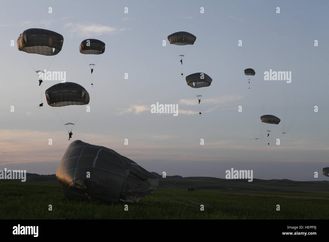 U.S. Army paratroopers with 1-143rd Airborne Infantry Regiment, Texas ...