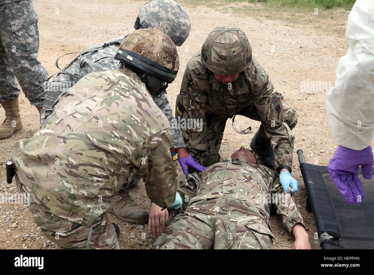 U.S. Army Reserve Soldiers and U.K. Army reserve soldiers position the ...