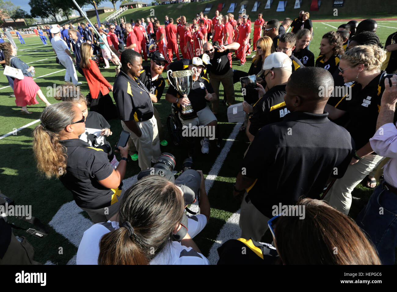 U S Army Active Duty And Veteran Athletes Pose For Photos With The