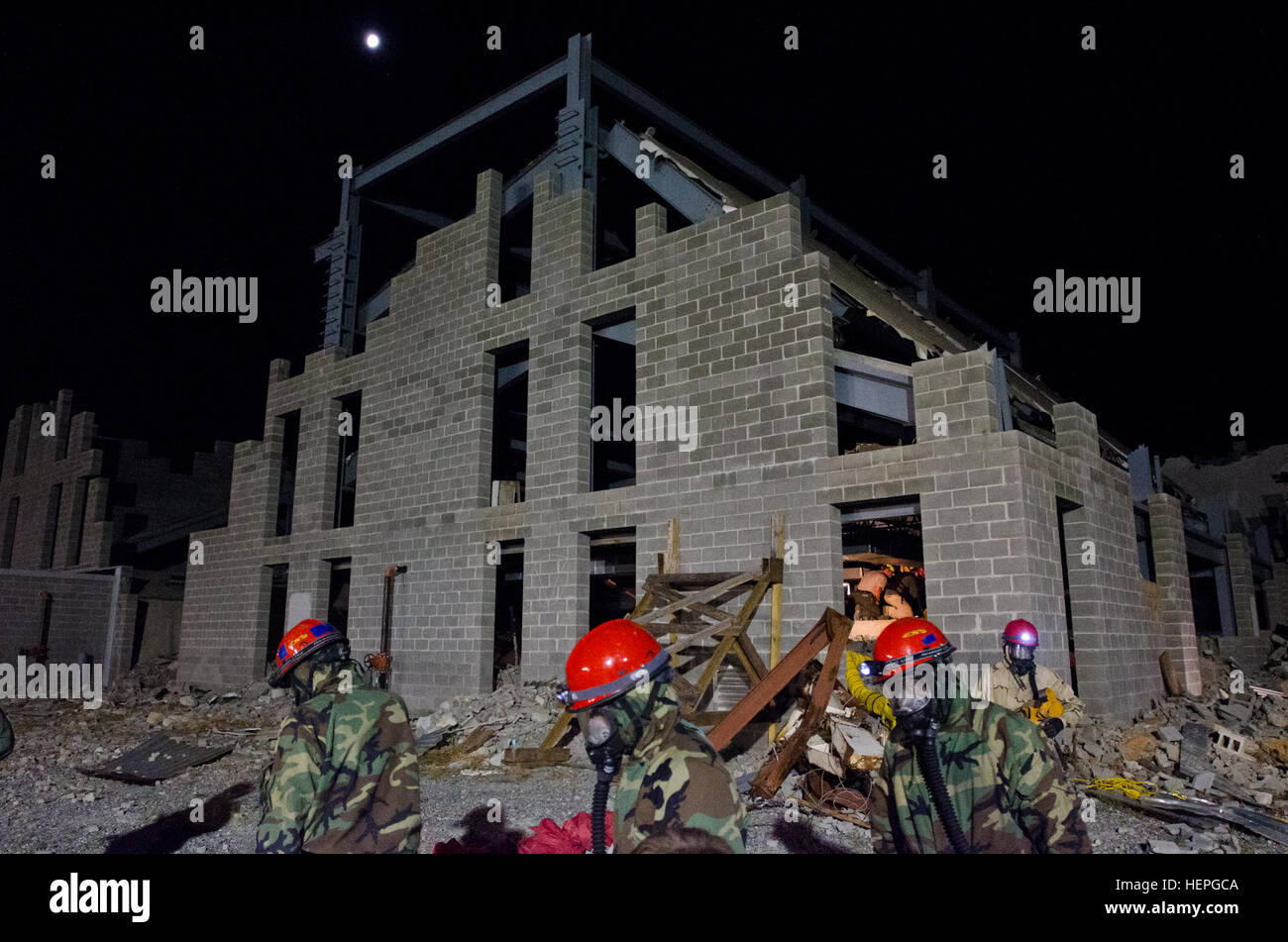 U.S. Army Reserve Soldiers from the 493rd Engineer Detachment, 412th ...
