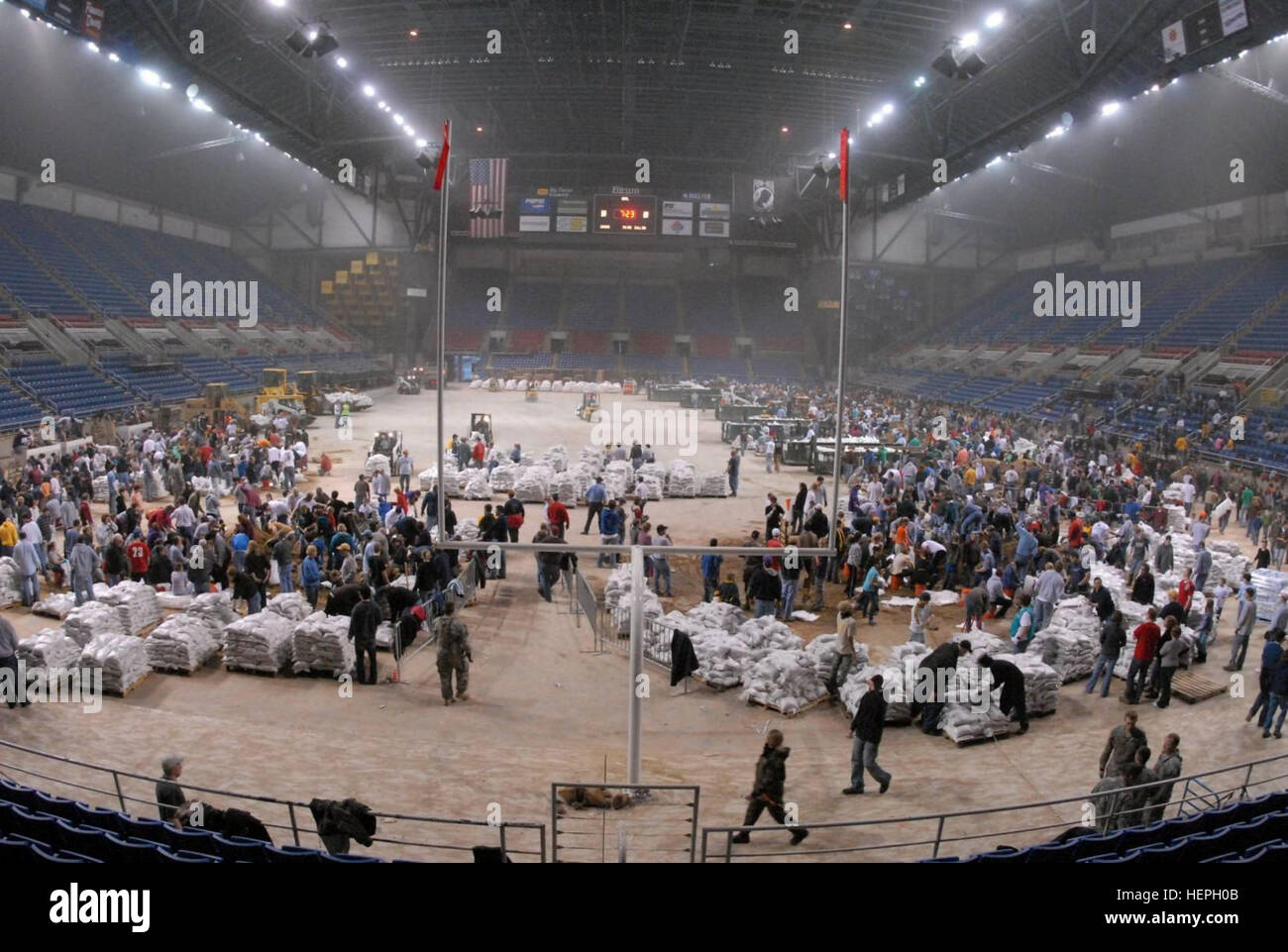 North Dakota National Guard members mix with civilian flood-fighting ...