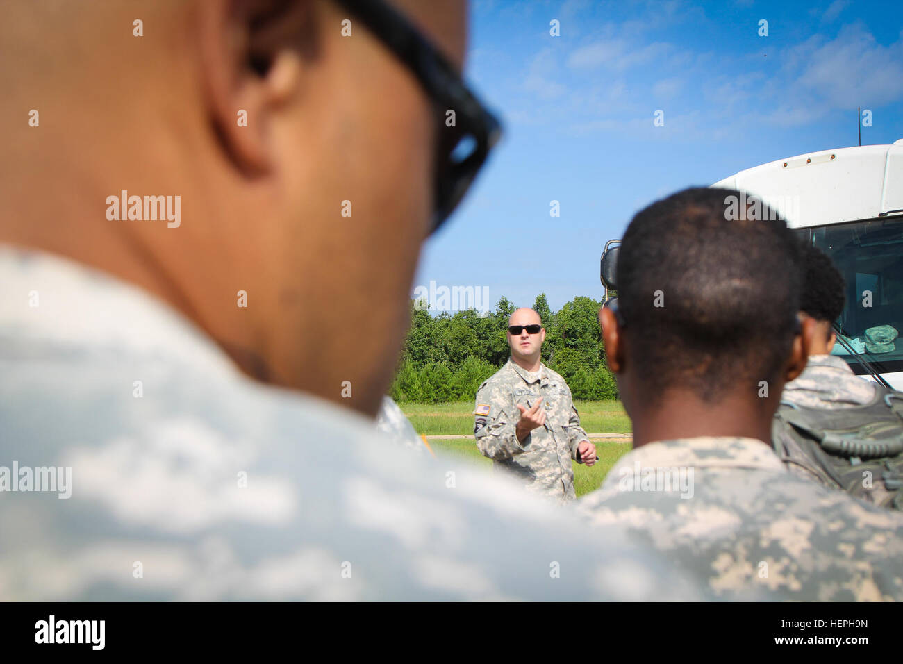 Soldiers of the 155th Headquarters Headquarters Company travel back ...