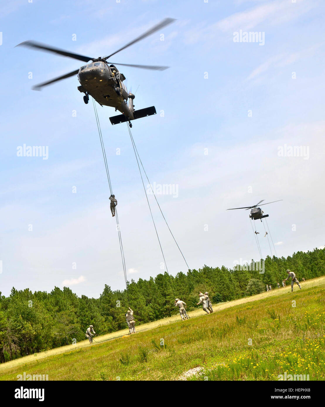 Rappel from uh 60m black hawk helicopter assigned to 2nd assau hi-res ...