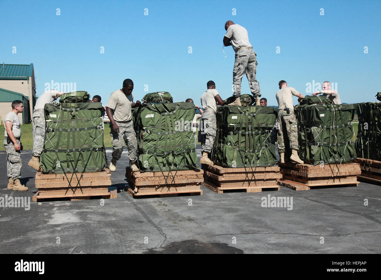 U.S. Army Soldiers with the 824th Quartermaster Company (Heavy Airdrop ...
