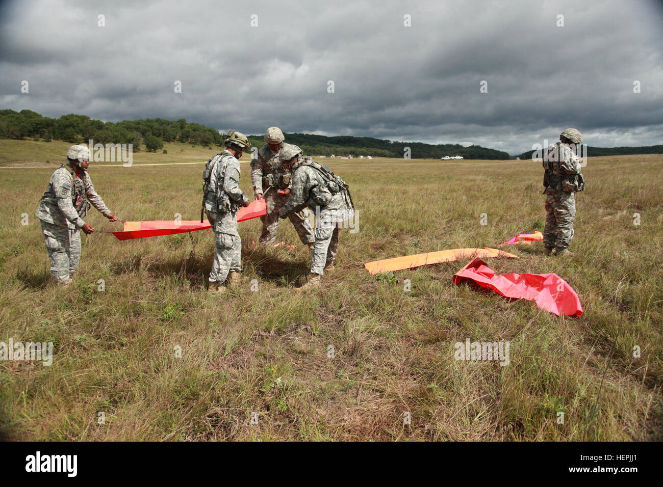 U.S. Army Soldiers with the 824th Quartermaster Company (Heavy Airdrop ...