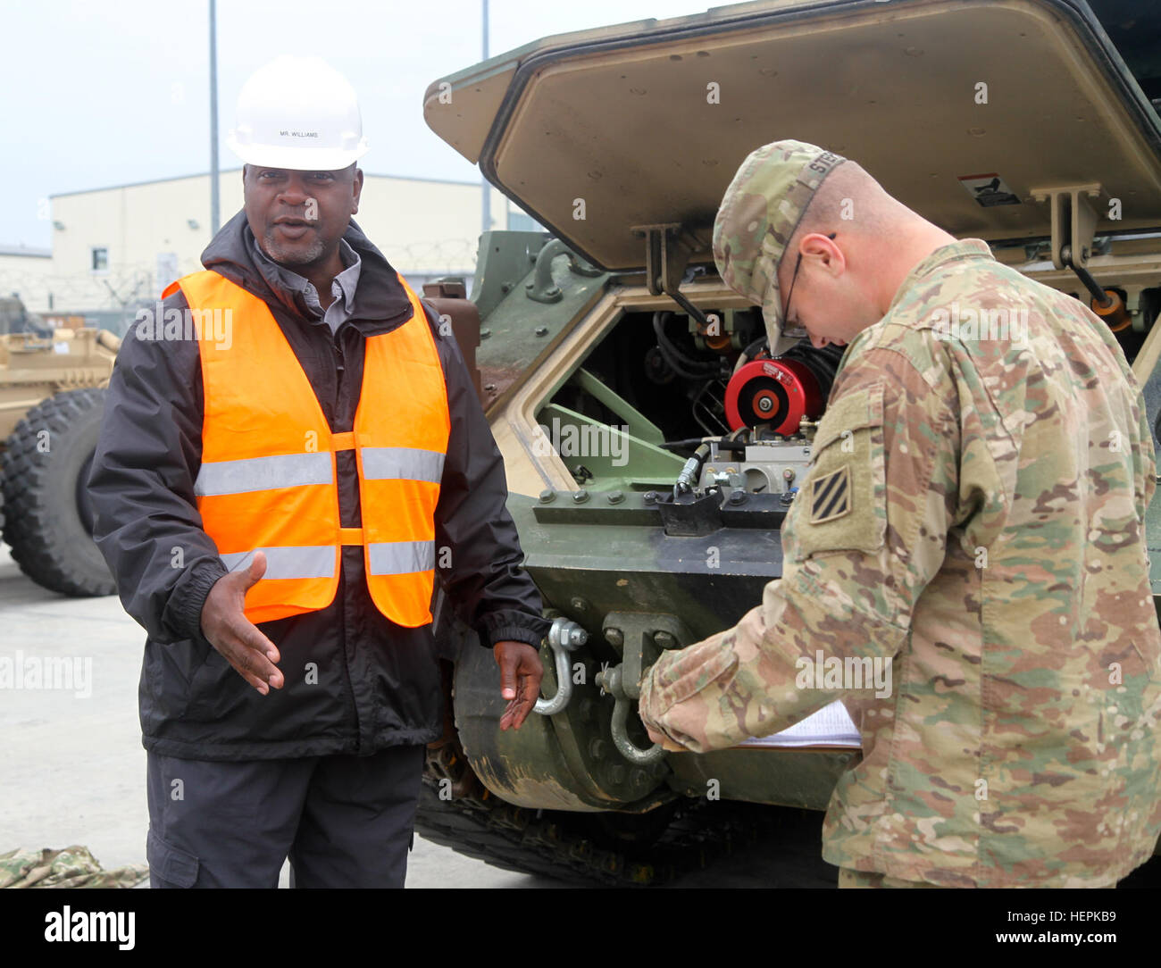 Artillery pieces military vehicles hi-res stock photography and images ...