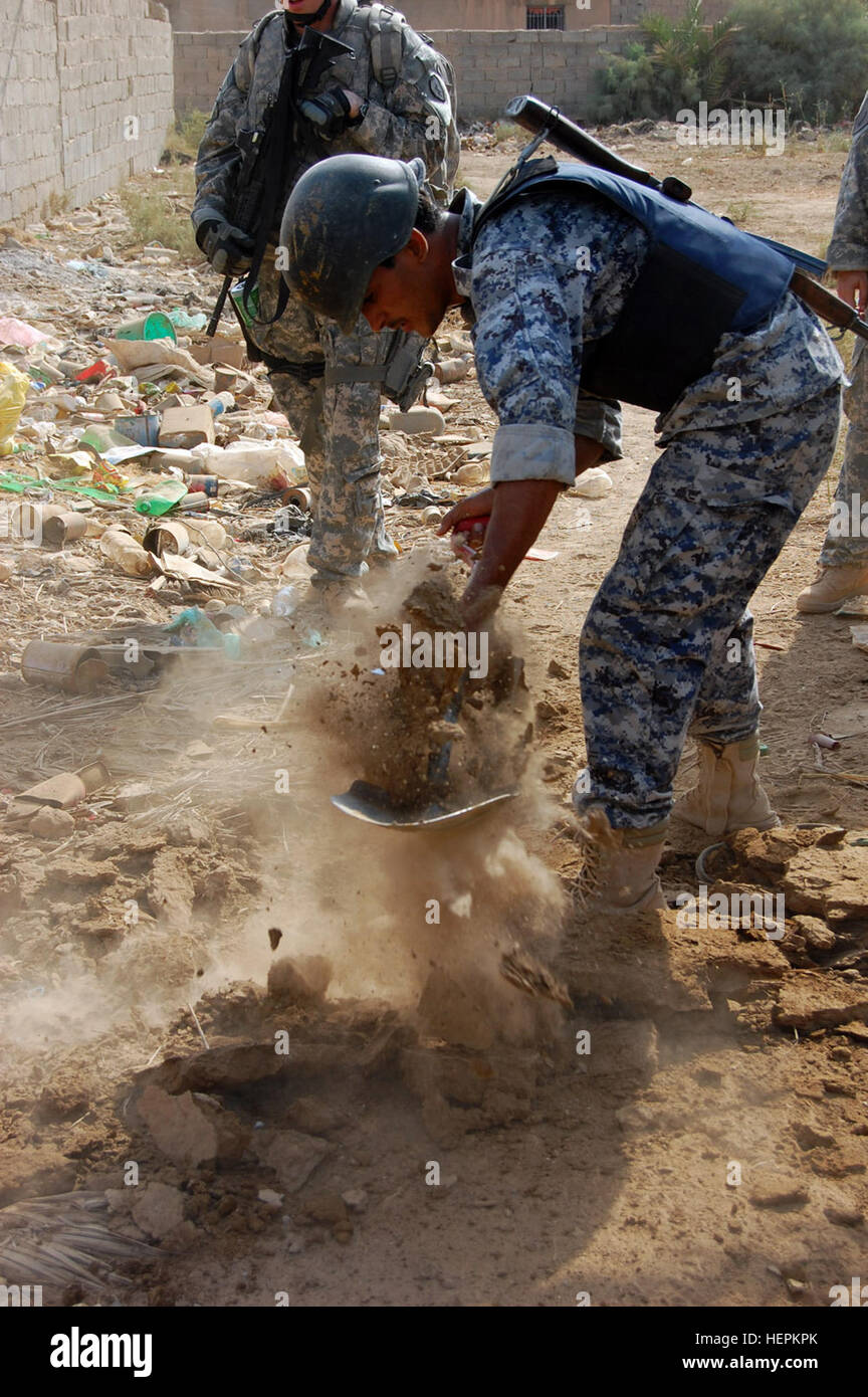 Intensive police search operation hi-res stock photography and images ...