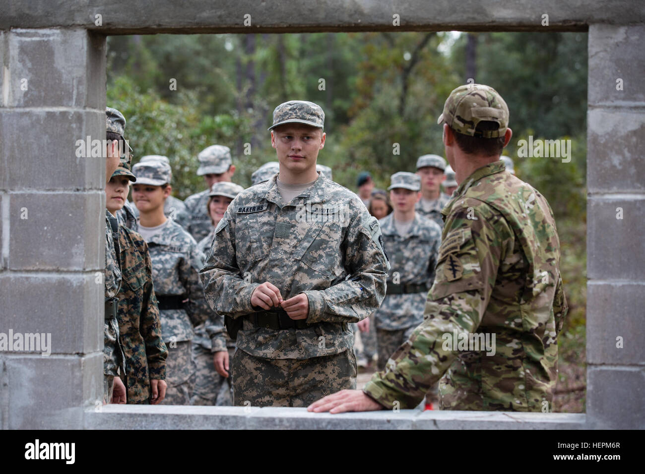 A Green Beret assigned to the 7th Special Forces Group (Airborne ...
