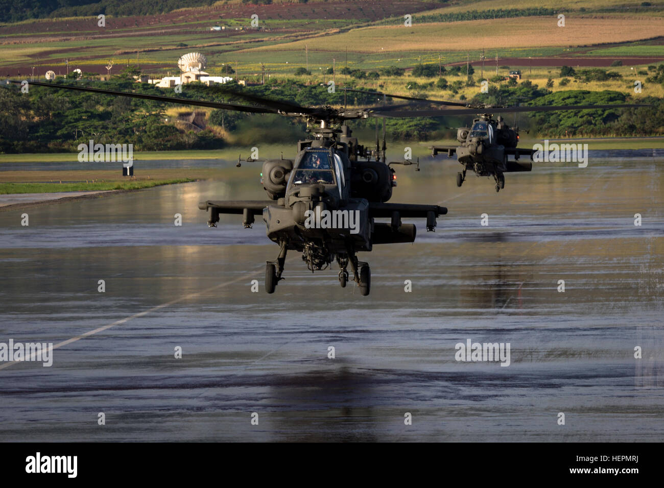 AH-64 Apache crews (23870804689 Stock Photo - Alamy