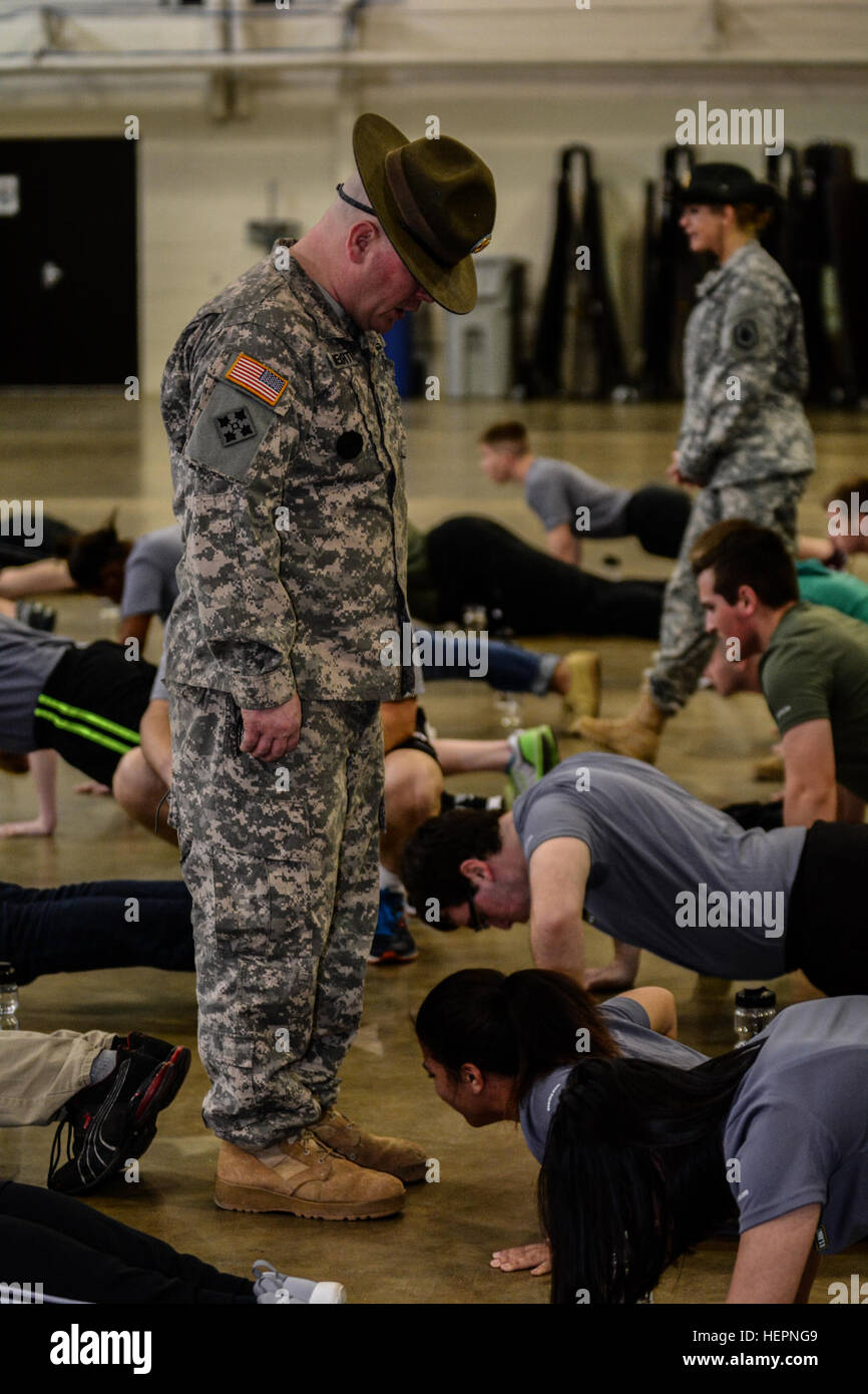 Army Reserve drill sergeants observe future Soldiers performing ...