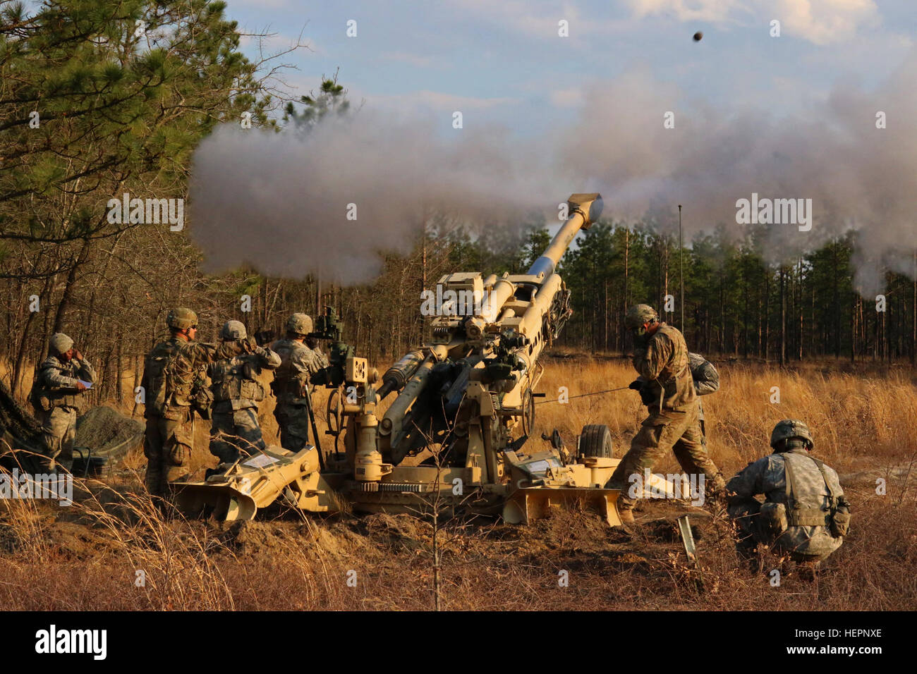 Airborne artillerymen assigned to the 82nd Airborne Division Artillery ...