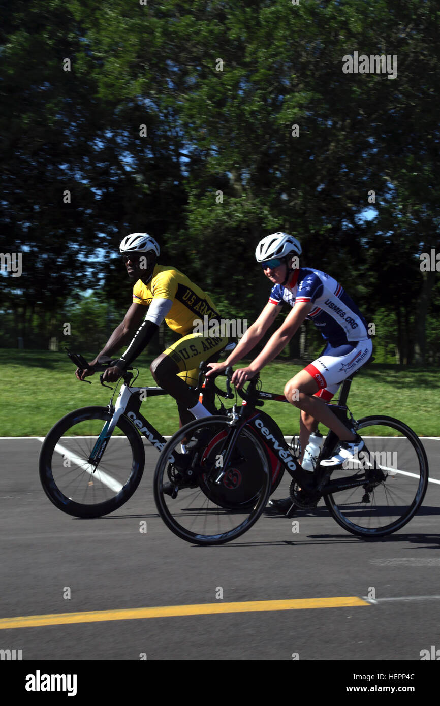 U.S. Army Reserve Staff Sgt. Zed Pitts and Army Veteran Katie Kuiper ...