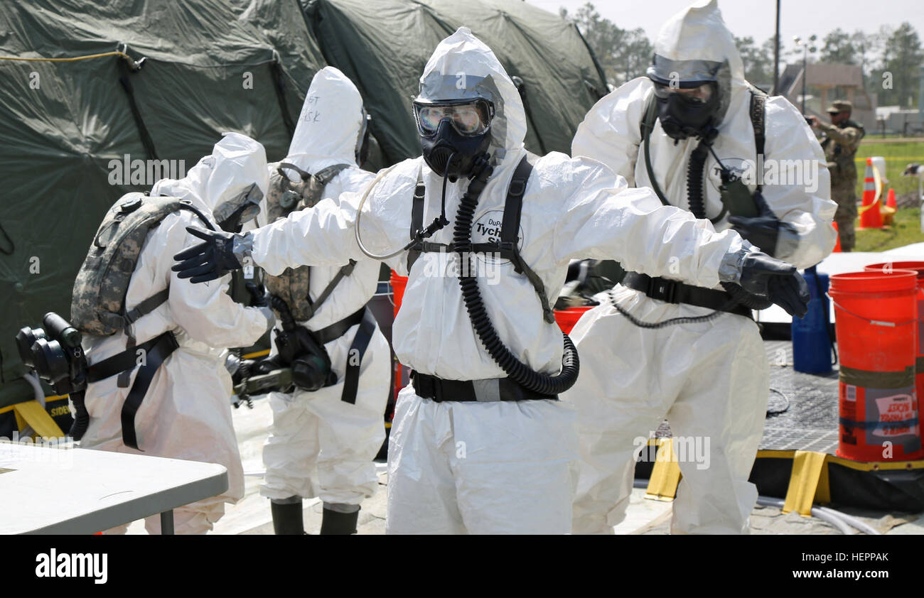 Soldiers from the 21st Chemical Company perform decontamination ...