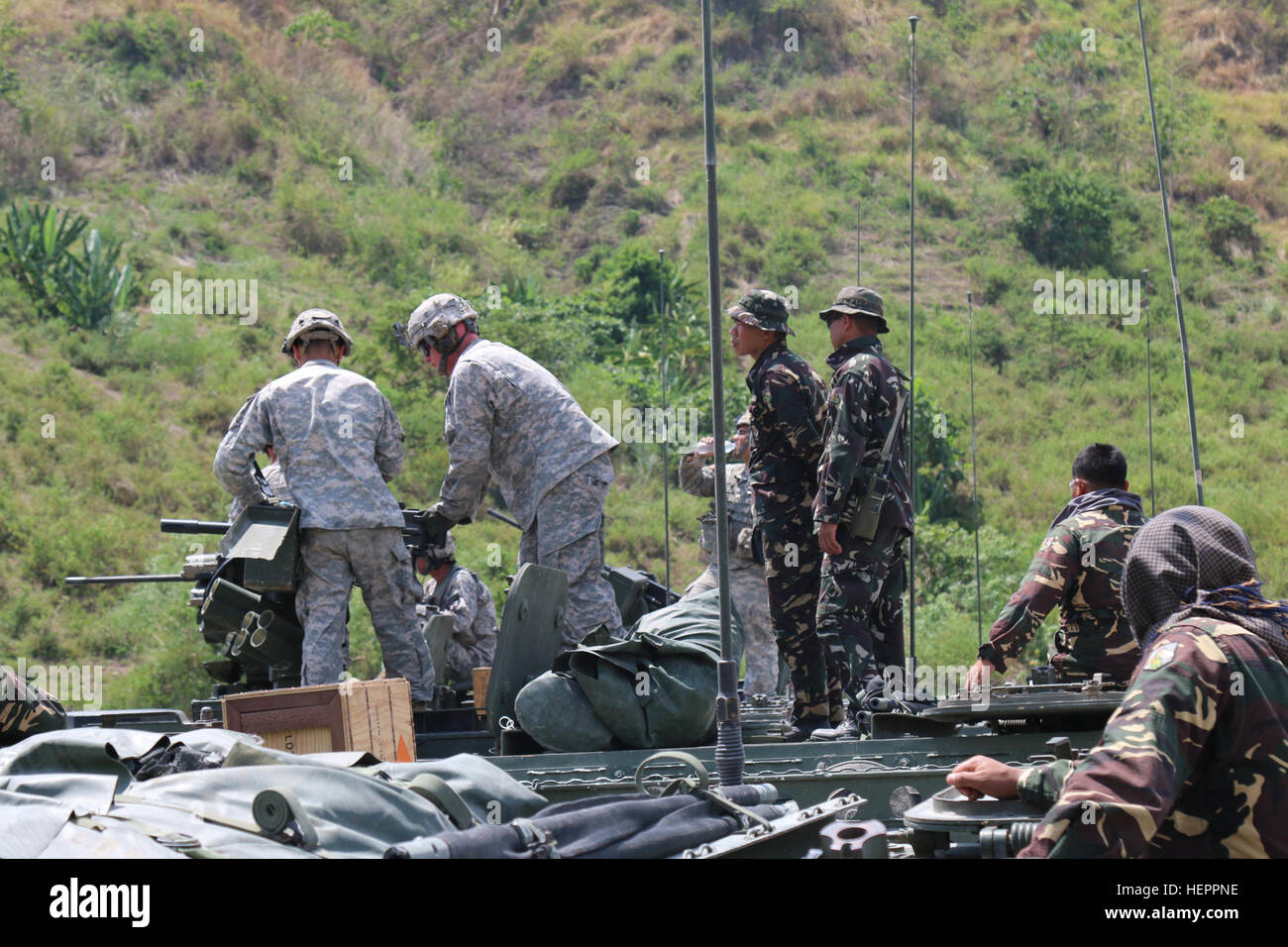 Filipino soldiers observe U.S. Soldiers from Company A, 2nd Battalion ...
