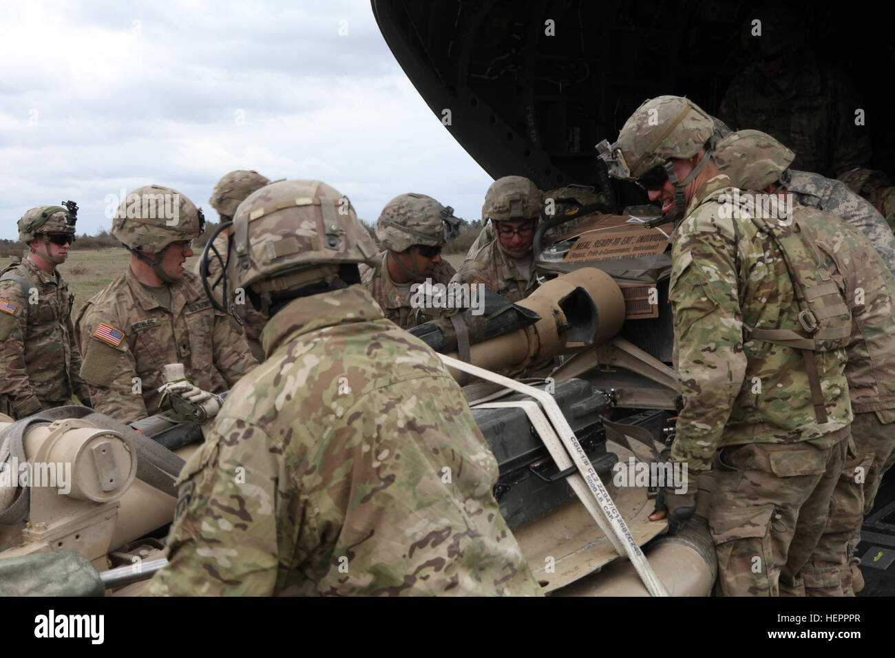 U.S. Soldiers of 4th Battalion, 319th Airborne Field Artillery Regiment ...