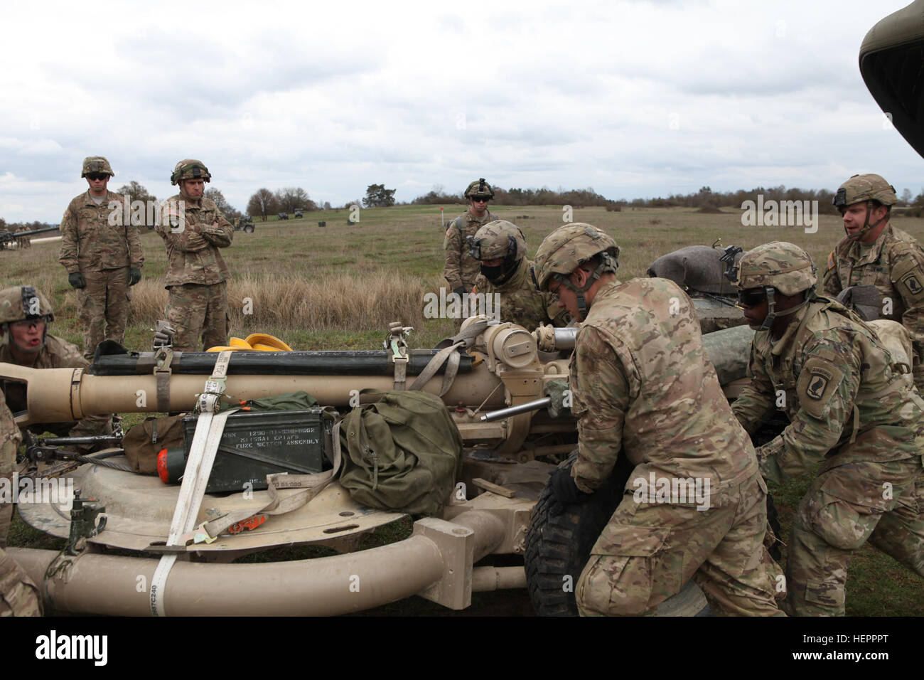 U.S. Soldiers of 4th Battalion, 319th Airborne Field Artillery Regiment ...