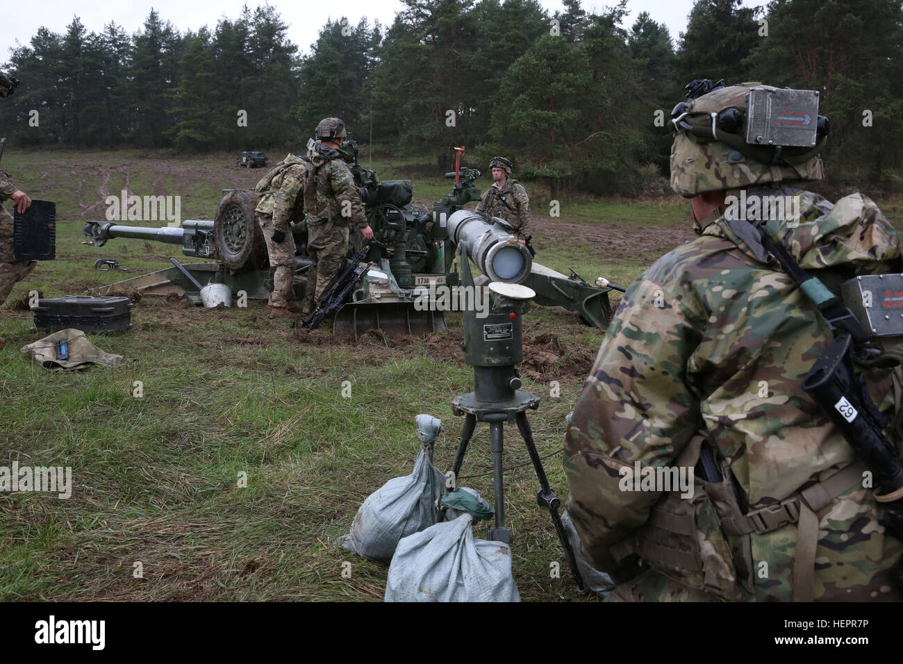 U.S. Soldiers of 4th Battalion, 319th Airborne Field Artillery Regiment ...