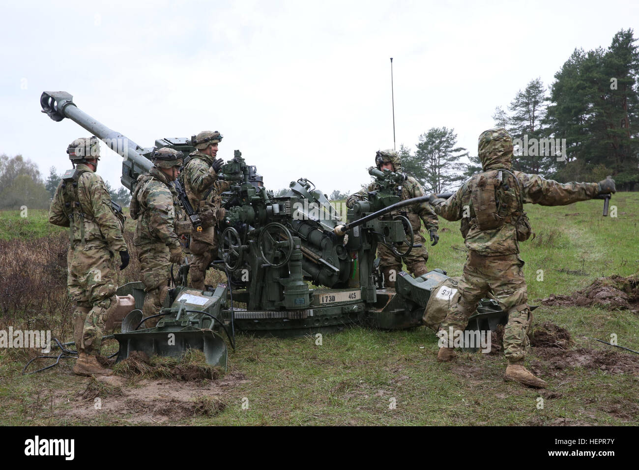 U.S. Soldiers of 4th Battalion, 319th Airborne Field Artillery Regiment ...