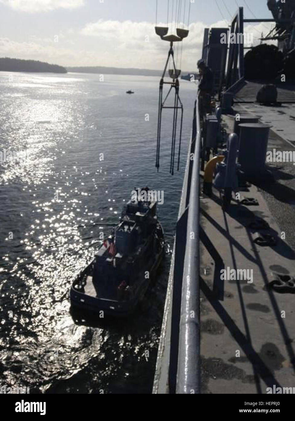 A U.S. Army small tugboat comes alongside the USNS Mendonca at the Port ...