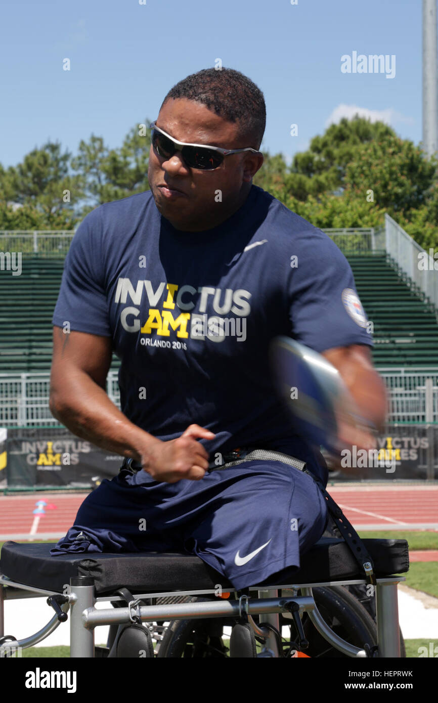 U.S. Army Veteran Ryan Major throws a discus while training to compete ...