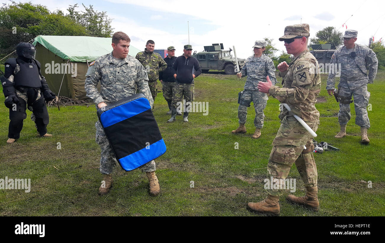 Armed police guard gates High Resolution Stock Photography and Images ...
