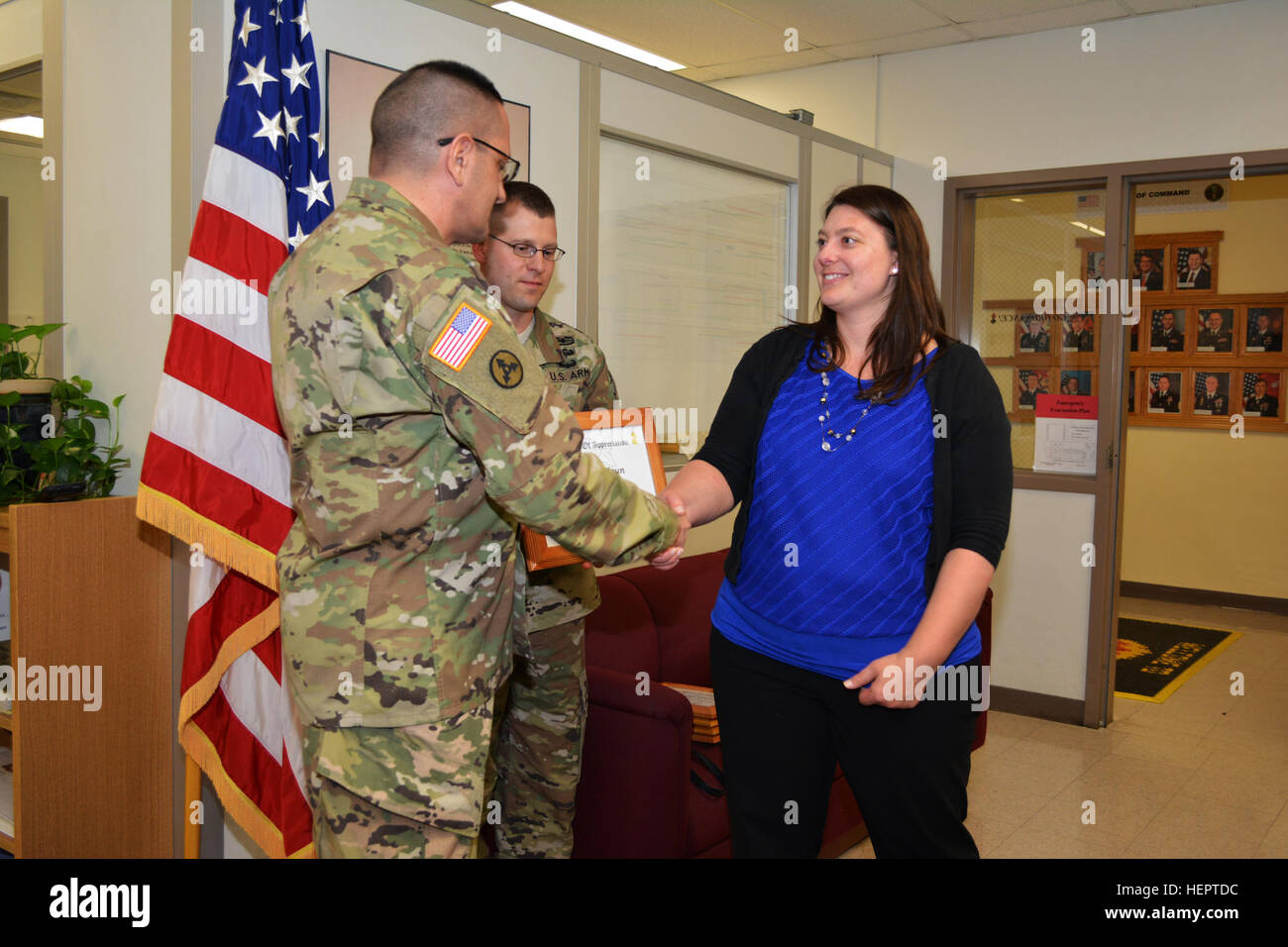 Wis leon also presented haun with his commanders coin cer hi-res stock ...