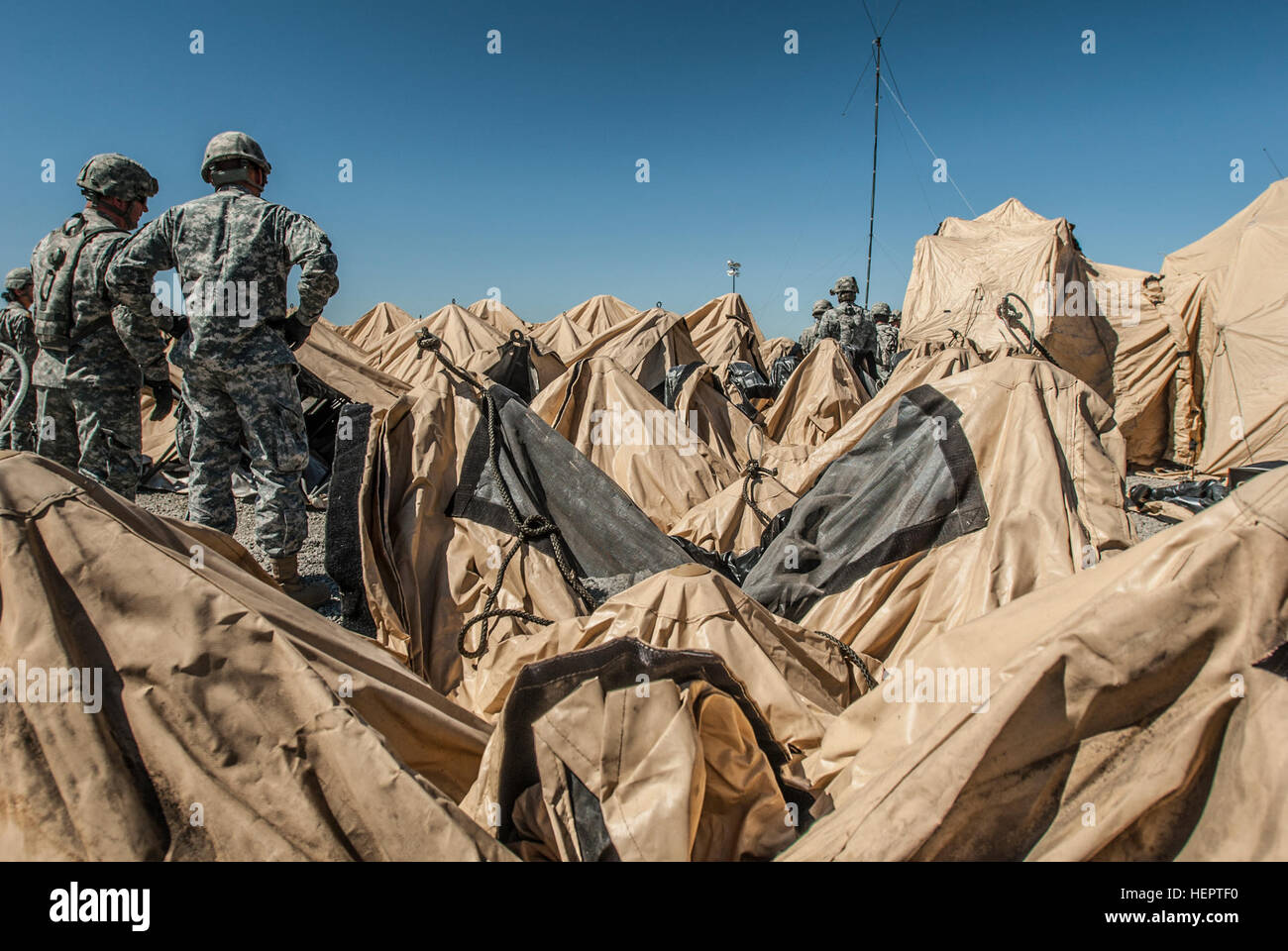 Soldiers from the California Army National Guard’s Headquarters Company ...