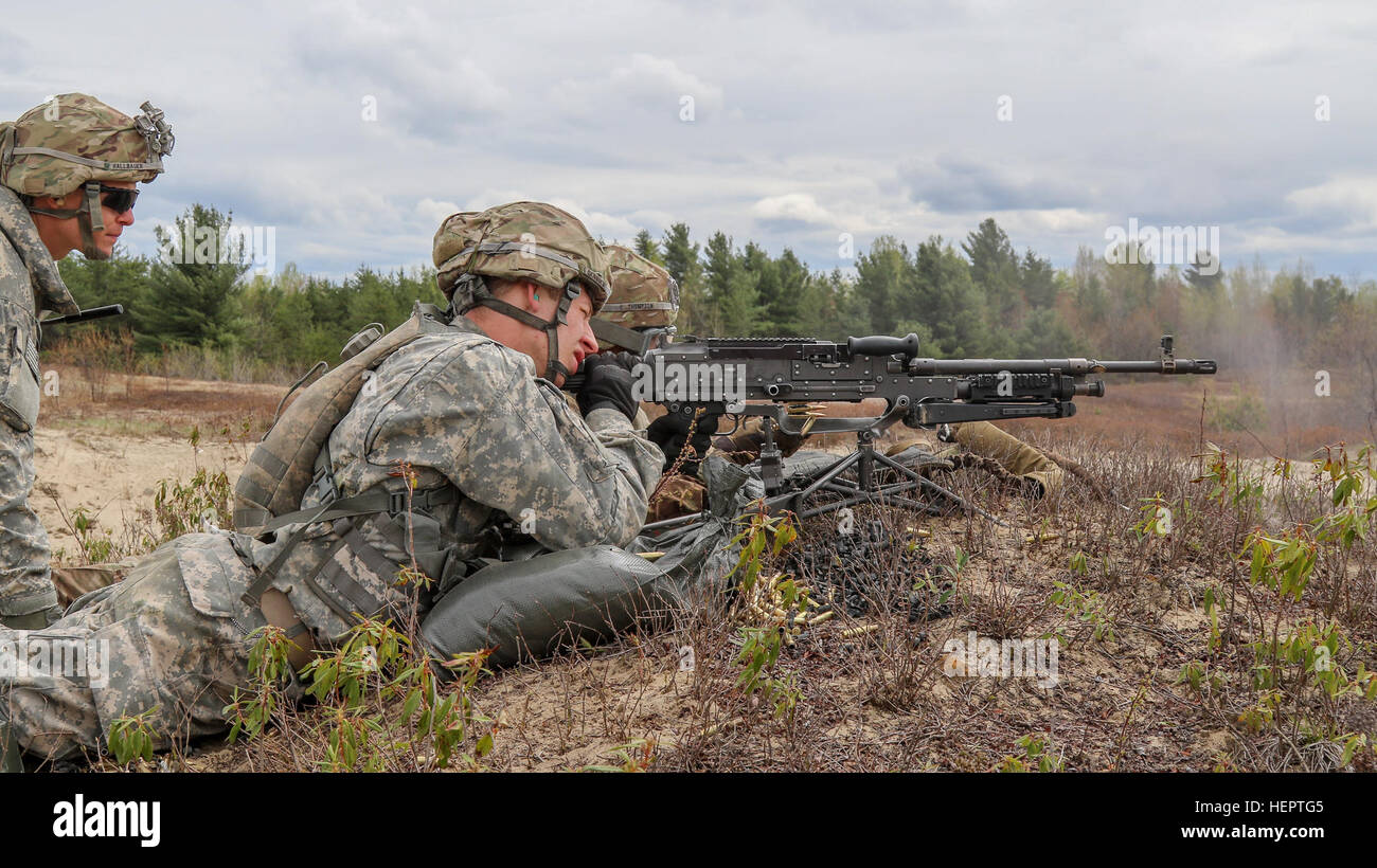 U.S. Army Paratroopers assigned to the 2nd Battalion, 325th Airborne ...