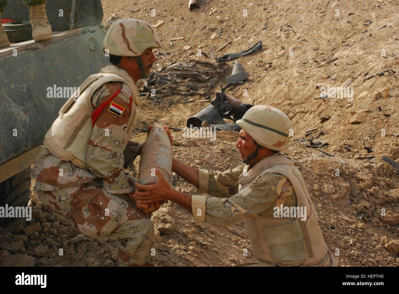 Eod iraq army soldiers hi-res stock photography and images - Alamy