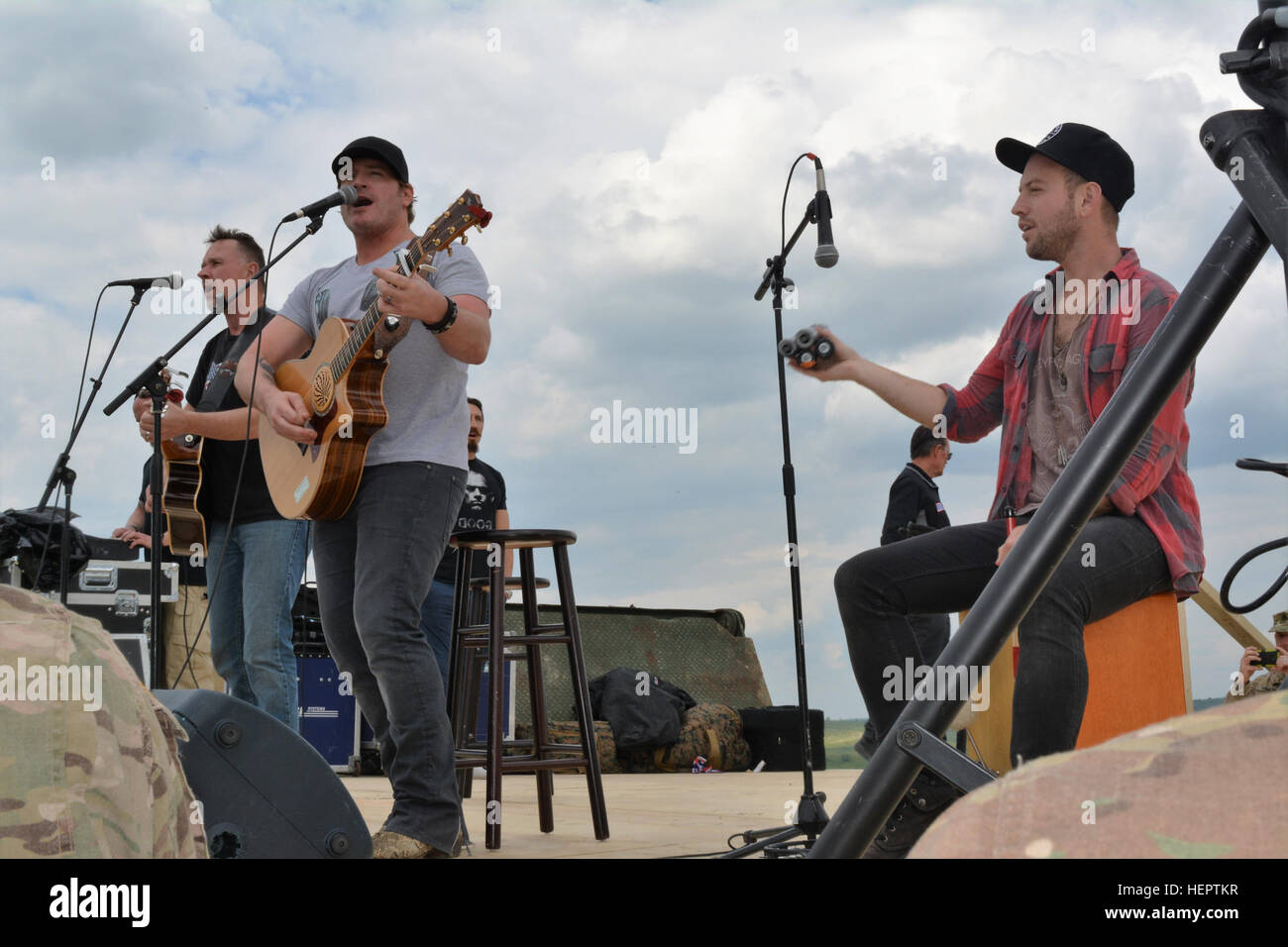 Platinum-selling country music star Jerrod Niemann and band members ...