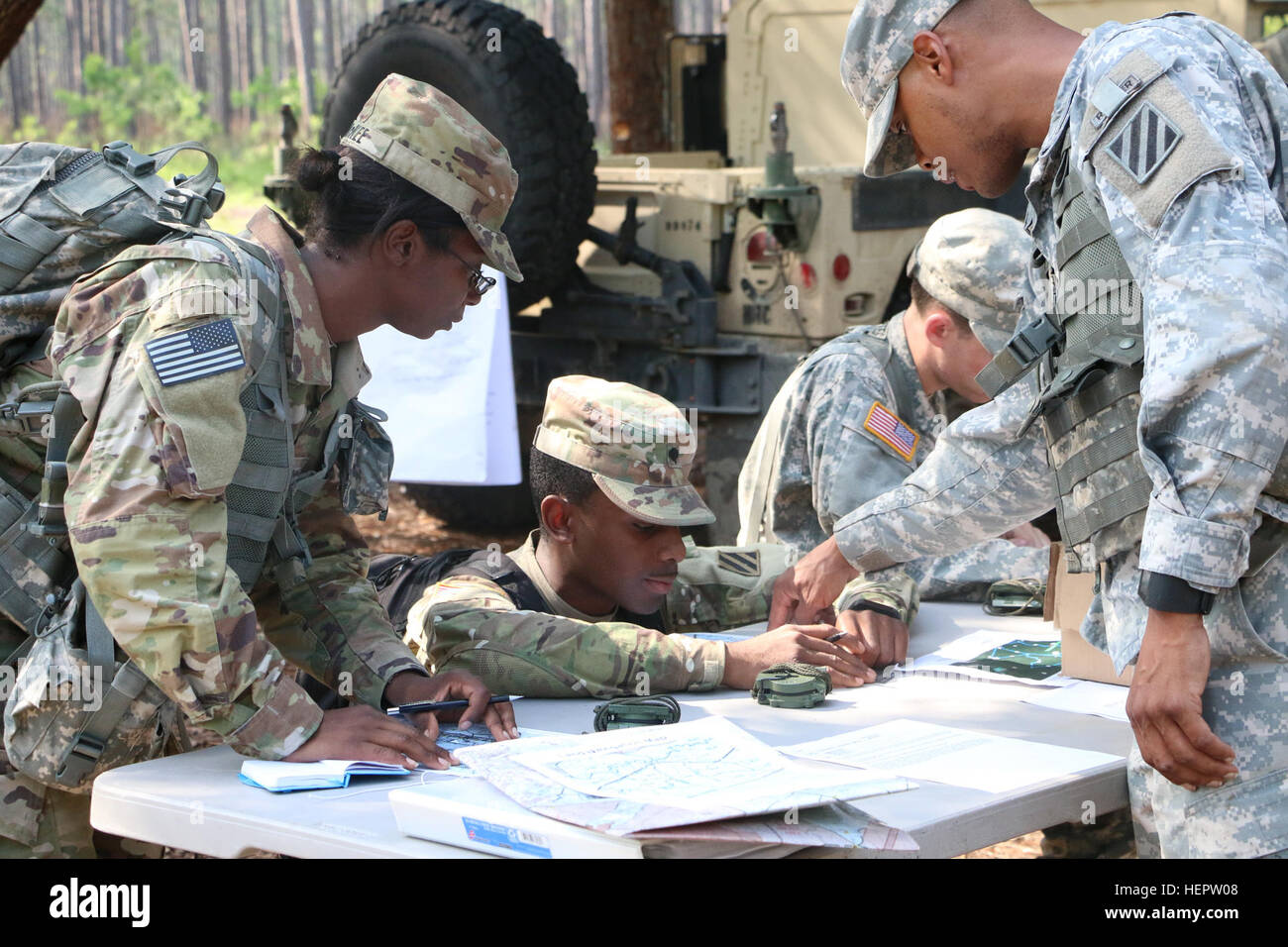 Soldiers with Headquarters and Headquarters Company, 9th Brigade ...