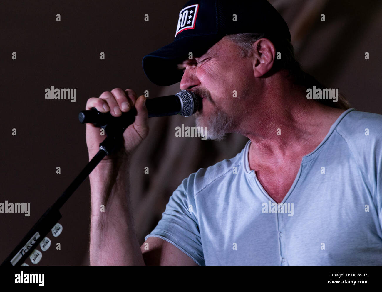 Country music uso concert hi-res stock photography and images - Alamy
