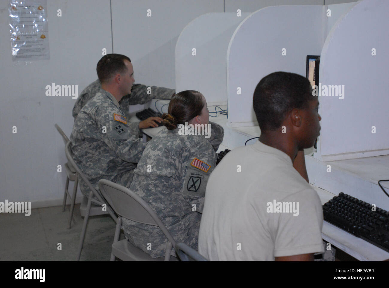 Soldiers hit the books and Internet during lunch at the 589th BSB, 41st ...