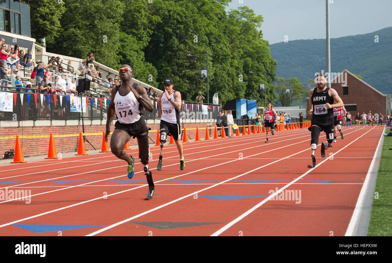 100 meter sprint hi-res stock photography and images - Alamy
