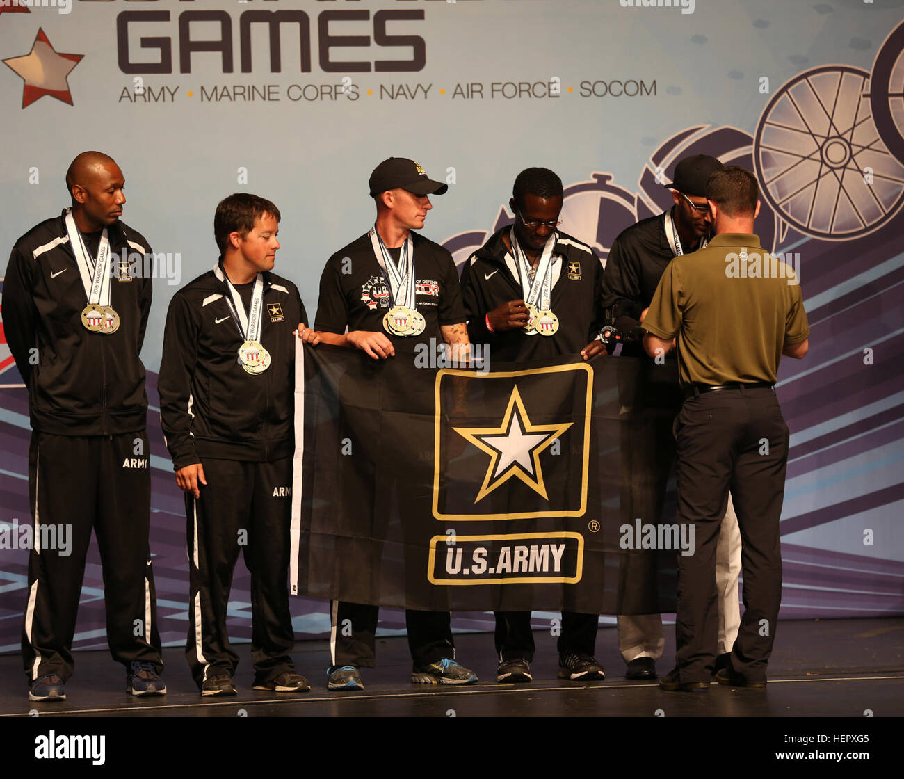 Service members receive medals hi-res stock photography and images - Alamy