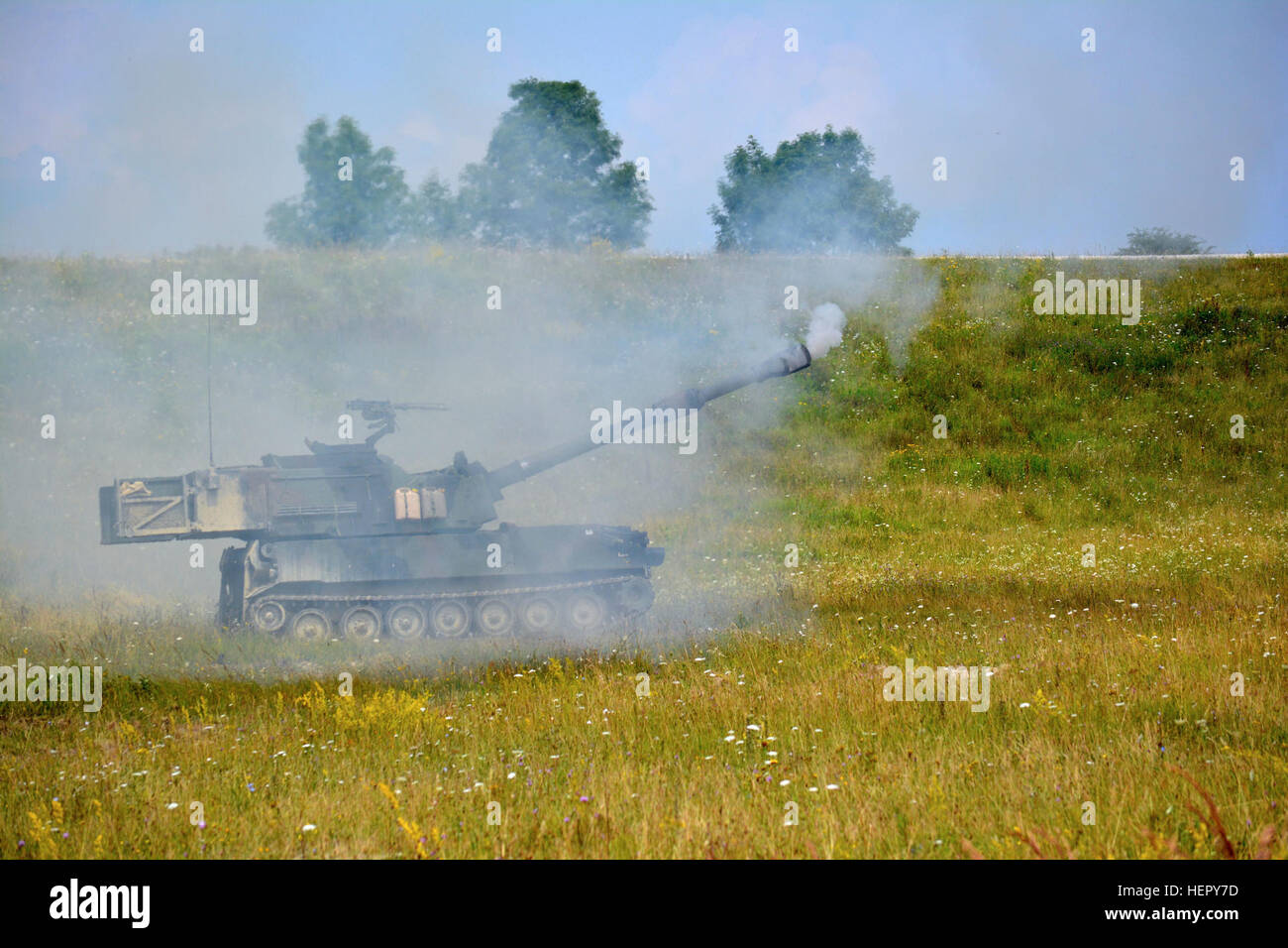 Self propelled howitzer m1 hi-res stock photography and images - Alamy