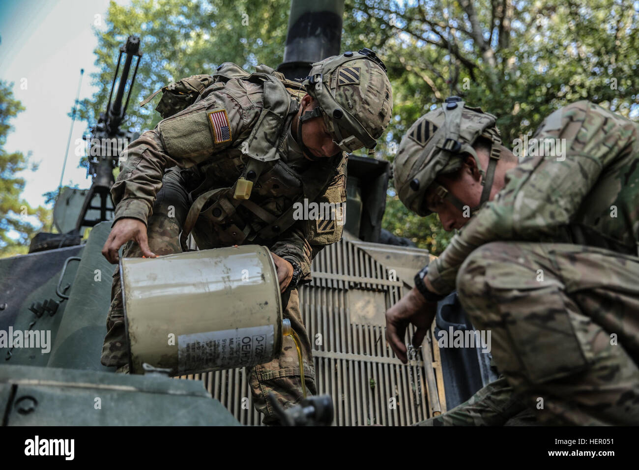U.S. Army Soldiers of 1st Battalion, 41st Field Artillery Regiment, 1st ...