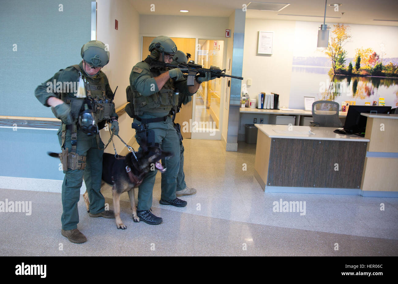 U.S. Soldiers assigned to The Old Guard 289th Military Police Company's ...