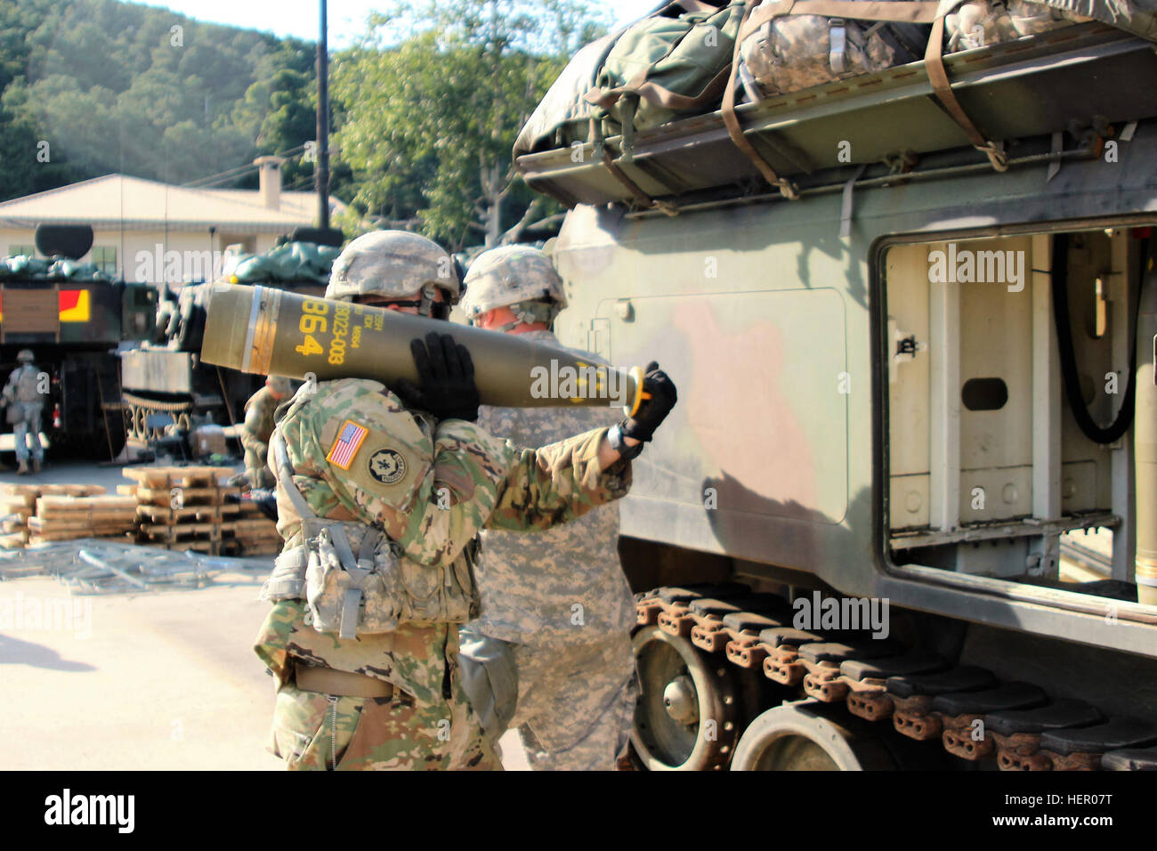 Soldiers from Alpha Battery, 1st Battalion, 82nd Field Artillery ...