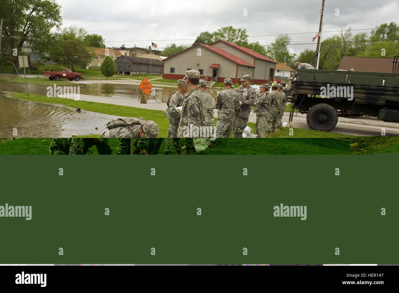 Indiana national guard soldiers lay sandbags to mitigate floodin hi-res ...