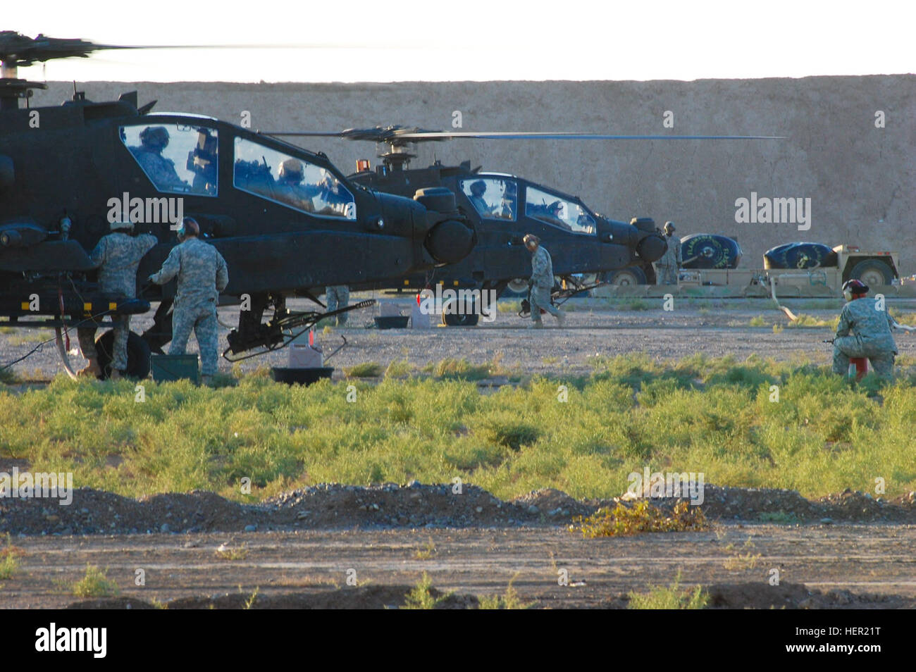 Soldiers from Company E, 4th Battalion, 4th Aviation Regiment, Combat ...