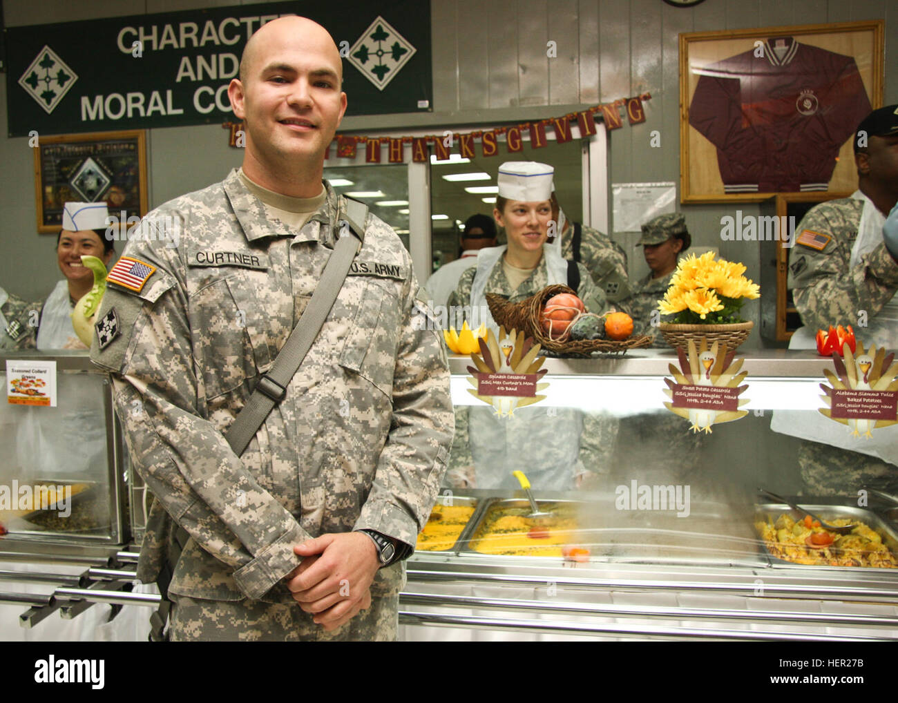 Enlisted soldiers gathering hi-res stock photography and images - Alamy