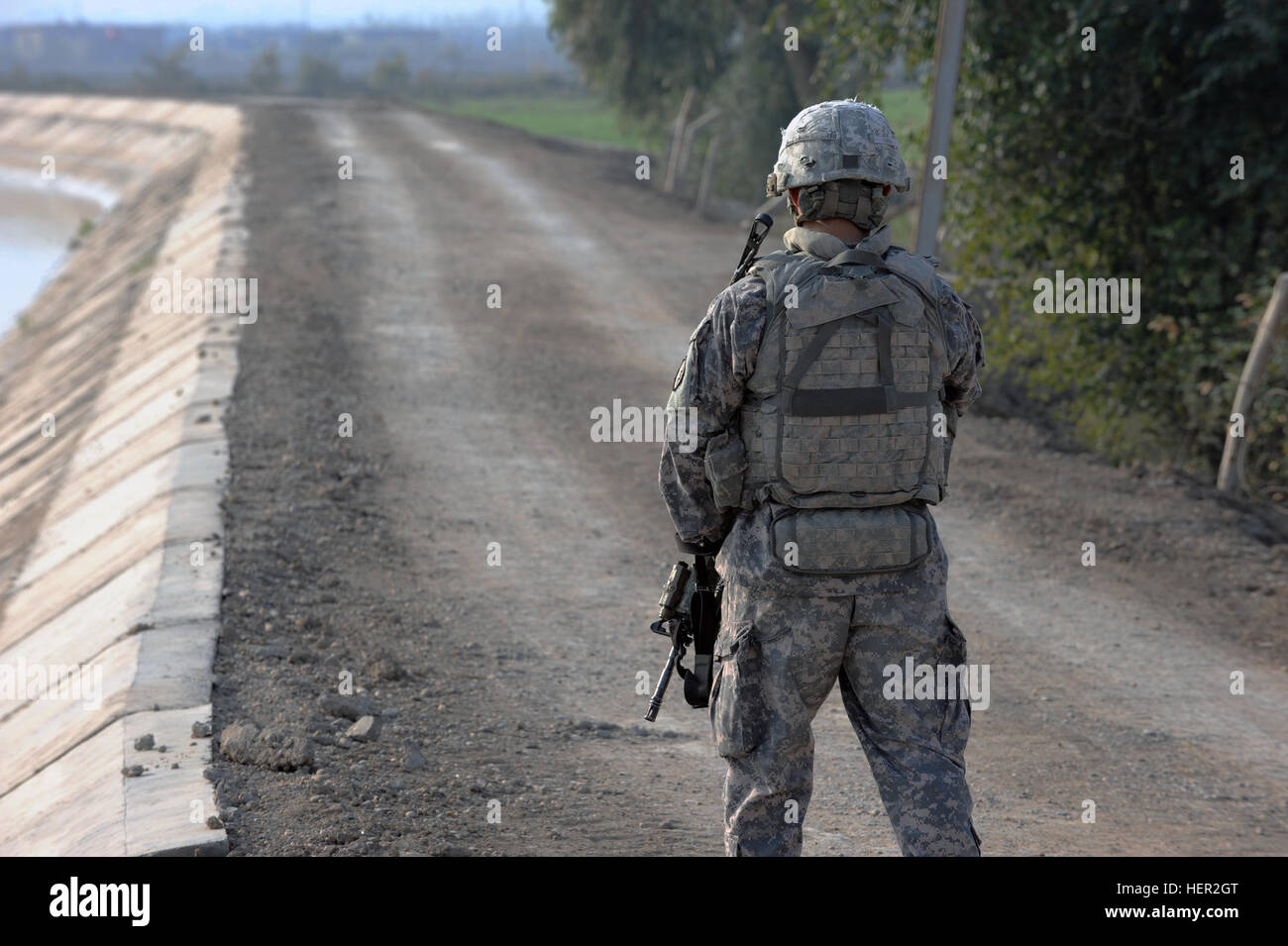 A U.S. Soldier from 2nd Battalion, 11th Field Artillery, 2nd Stryker ...