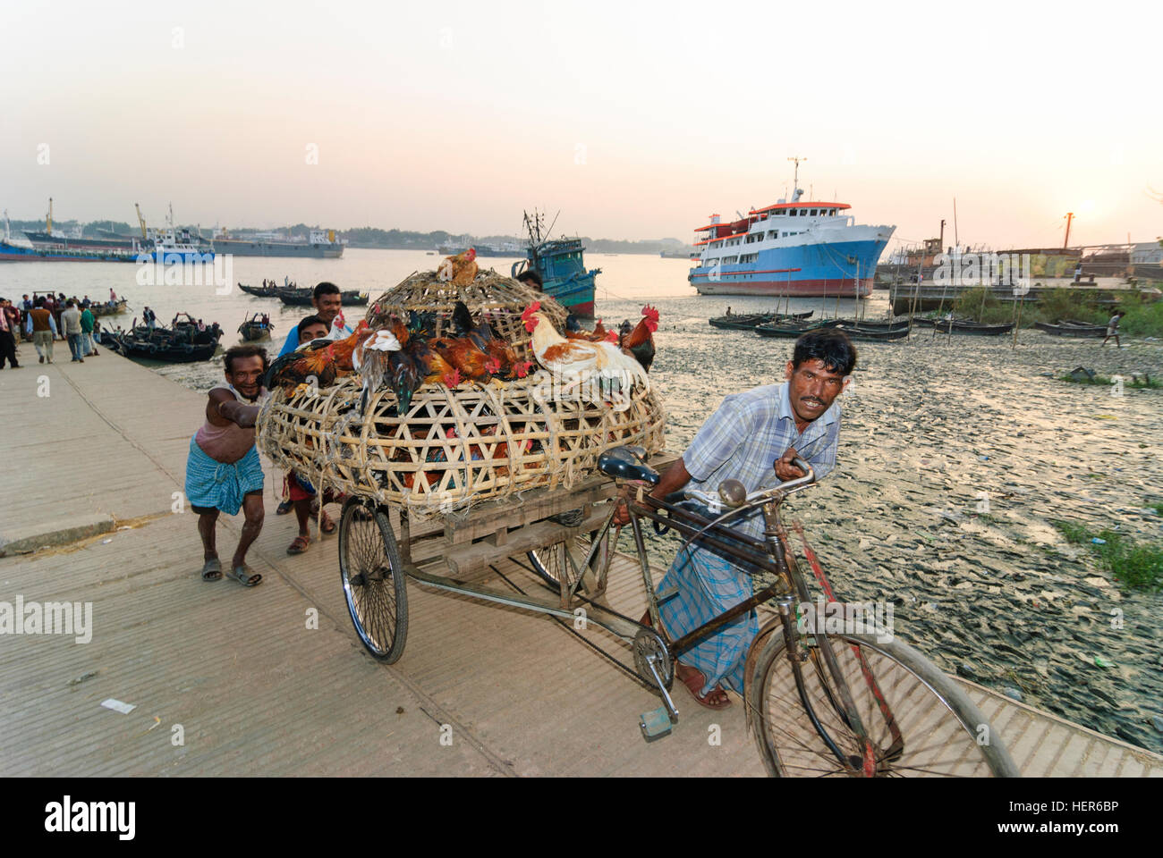 Chittagong: Unloading of chicken at Karnaphuli river, port, people ...