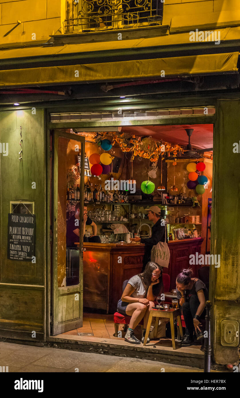 Bar les etages hi-res stock photography and images - Alamy