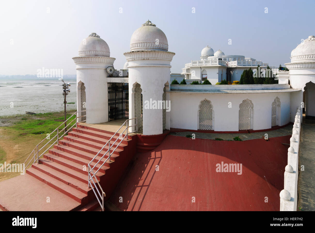 Melagarh: Water castle Neermahal in pond Rudra Sagar, Tripura, India ...
